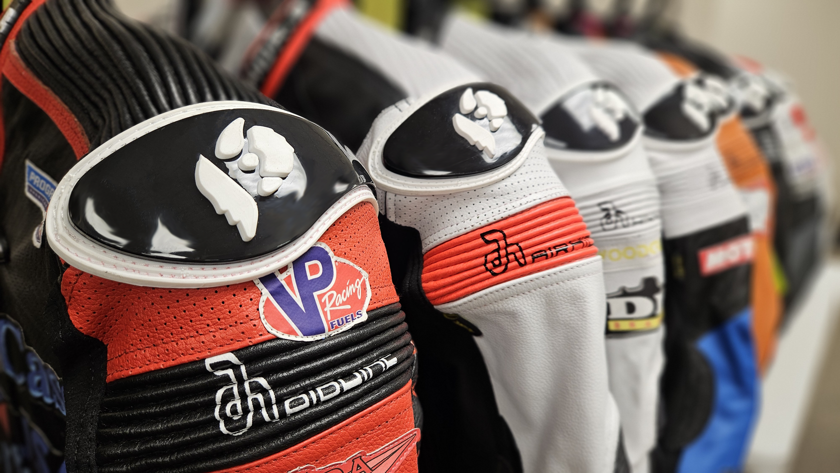 High-Quality Bespoke Motorcycle Leathers, Gloves, and Accessories ...